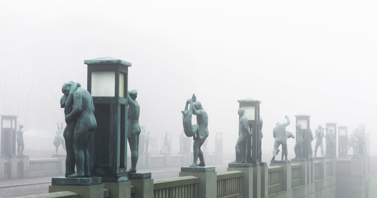 Sinnataggen står på Broen i Vigelandsparken | Vigelandmuseet